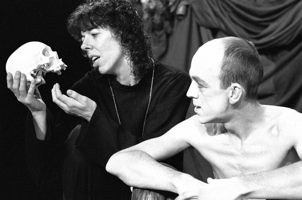 Hamlet (1979) : Stages of Half Moon