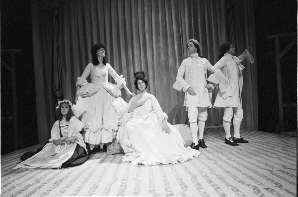 Moll Flanders (1986) : Stages of Half Moon