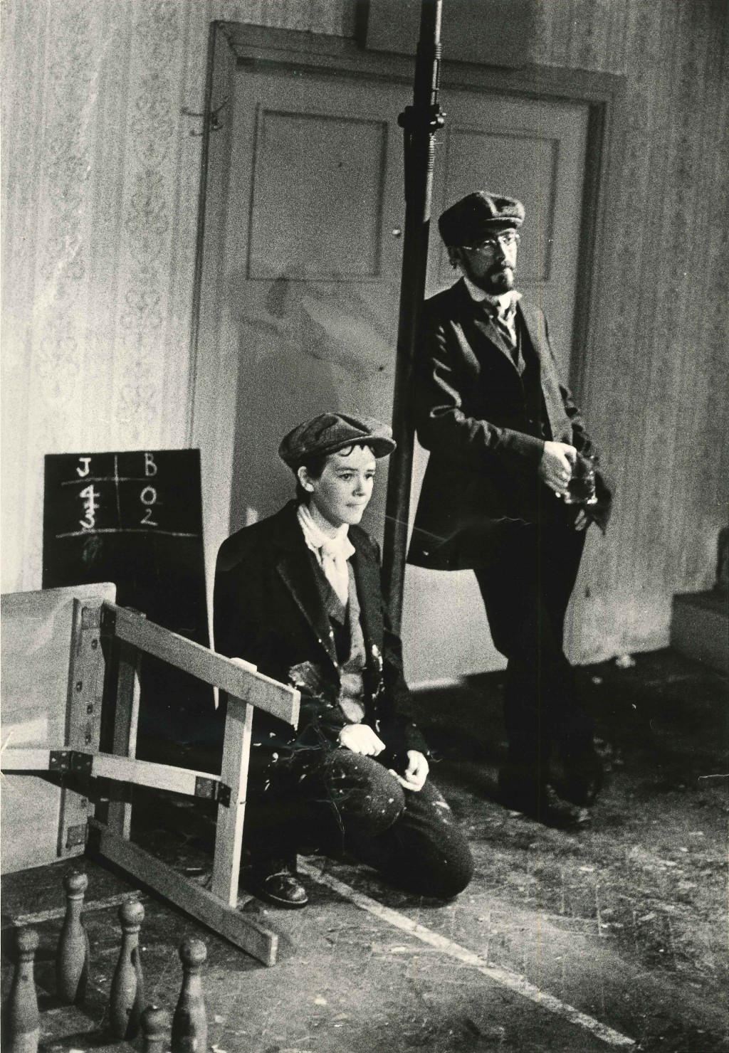 The Ragged Trousered Philanthropist (1983) : Stages of Half Moon