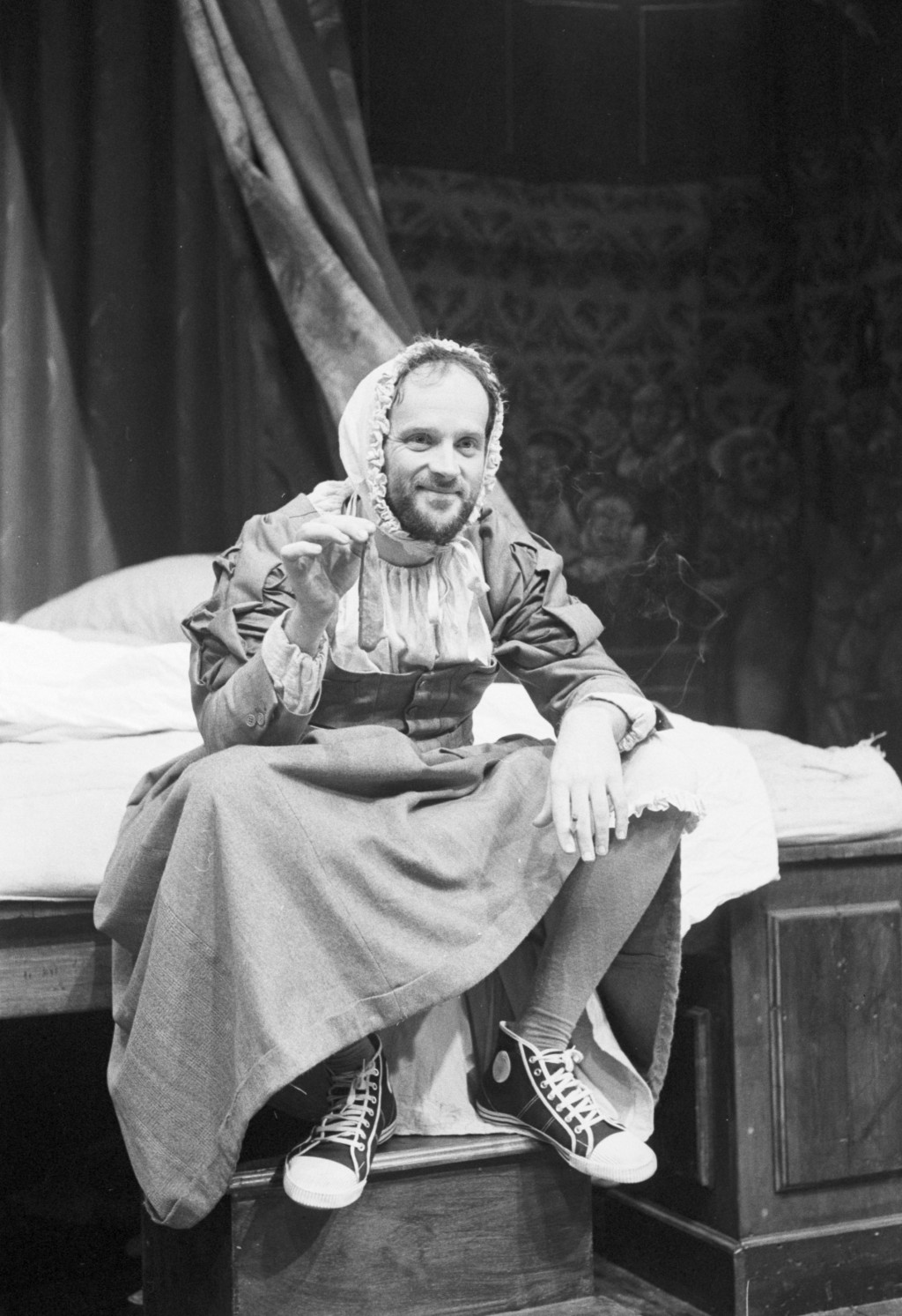 Elizabeth: Almost by Chance a Woman (1986) : Stages of Half Moon