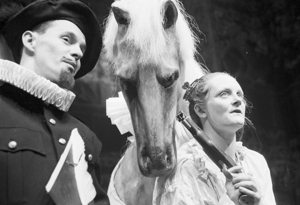 Elizabeth: Almost by Chance a Woman (1986) : Stages of Half Moon