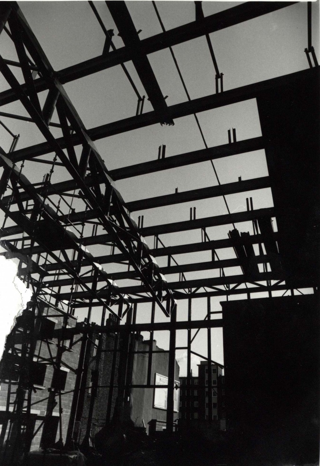 Mile End Road : Stages of Half Moon